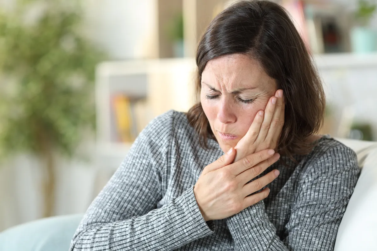 9 Symptoms a Tooth Infection Is Spreading | NewMouth