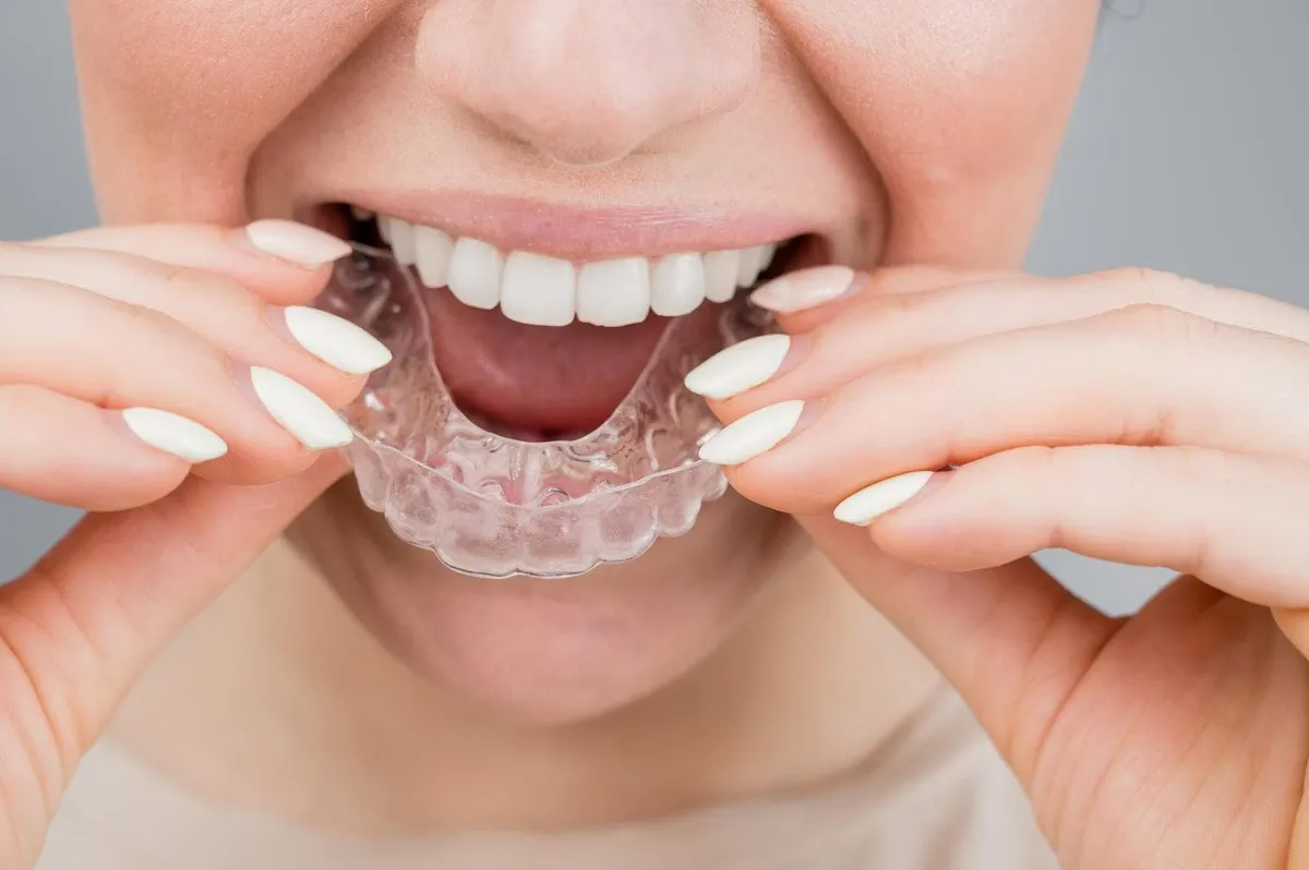How to Remove Tight Retainer: Dentist-Approved Tips | NewMouth